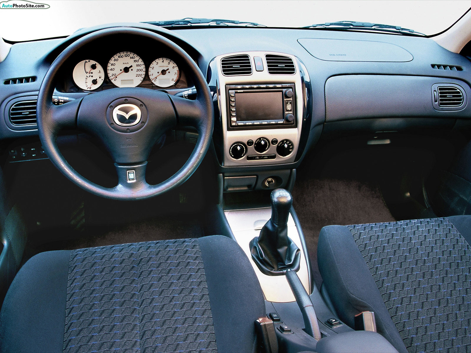 Mazda 323 technical specifications and fuel economy